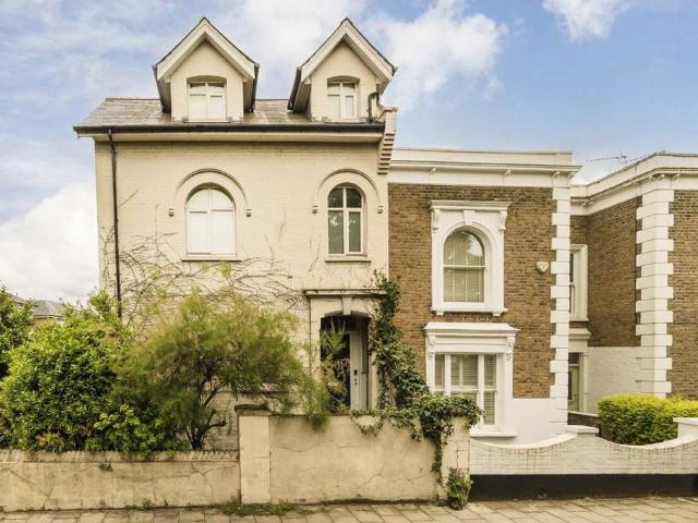 Wellesley Road, London W4 2 bed flat to rent £2,600 pcm £600 pw