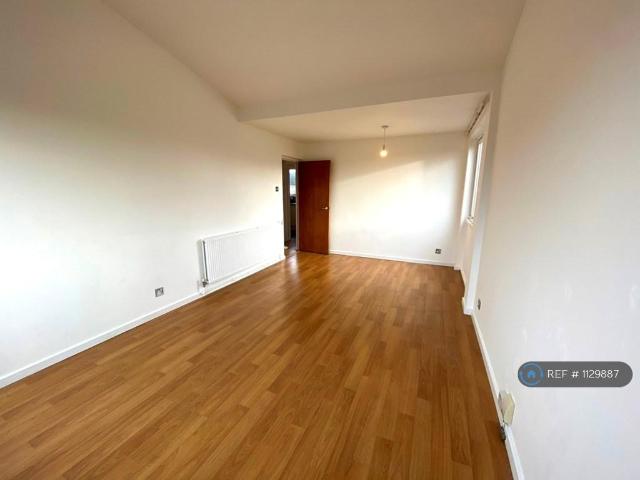 Wellesley Road, Strawberry Hill, TW2 1 bed flat to rent £1,450 pcm £335 pw