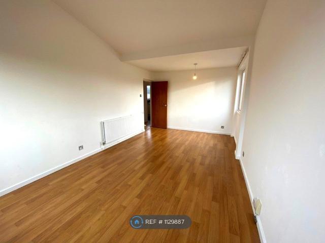 Wellesley Road, Strawberry Hill TW2, 1 bed flat to rent, £1,450 pcm | PrimeLocation