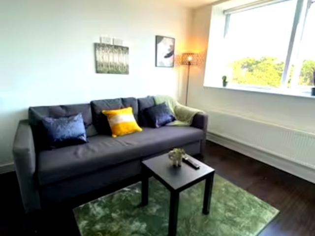 Wellesley Road, Sutton SM2, 1 bed flat to rent, £1,300 pcm | PrimeLocation