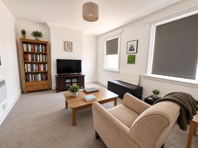 Welling High Street, Welling DA16, 1 bed flat to rent, £1,200 pcm | PrimeLocation