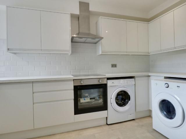 Welling, Kent DA16, Room to rent, £1,050 pcm | PrimeLocation