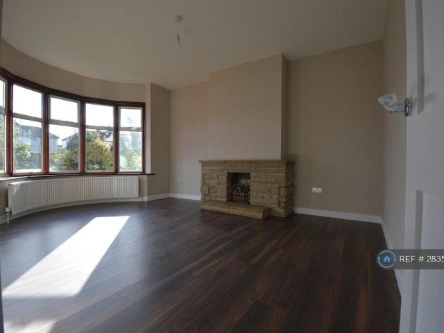 Welling Way, Welling, DA16 3 bed semi detached house to rent £2,250 pcm £519 pw