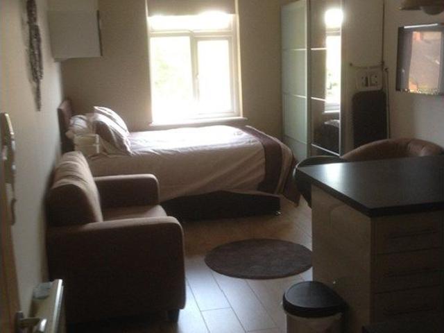 Wellingborough Road, Northampton NN1, Studio to rent, £850 pcm | PrimeLocation