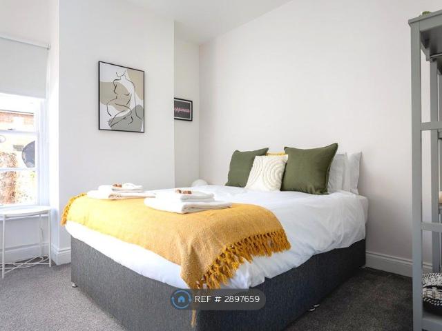 Wellington Mews, Cheltenham GL50, 1 bed flat to rent, £1,200 pcm | PrimeLocation
