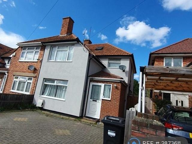 Wellington Ave, Hounslow, TW3 4 bed semi detached house to rent £2,450 pcm £565 pw