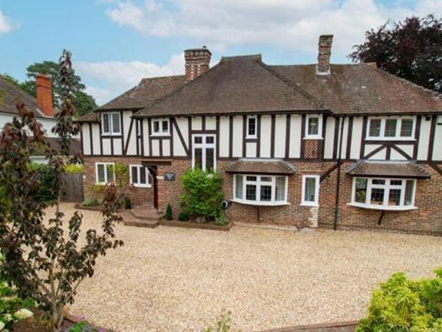 Wellington Avenue, Fleet, 4 Bedroom Detached