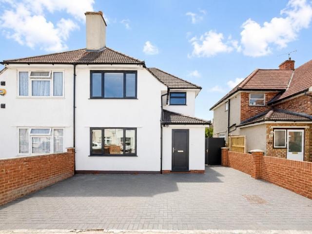 Wellington Avenue, Hounslow, TW3