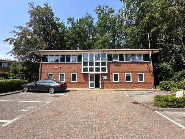 Wellington Business Park, Dukes Ride, Crowthorne RG45, 1 bed flat to rent, £1,200 pcm | PrimeLocation