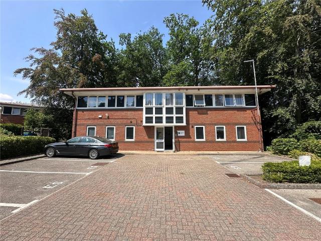 Wellington Business Park, Dukes Ride, Crowthorne RG45, 1 bed flat to rent, £1,200 pcm | PrimeLocation