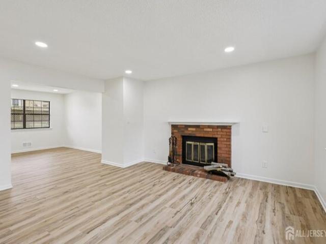 Wellington Ct, Sayreville, Condo For Sale