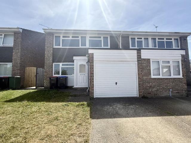 Wellington Close, Braintree, CM7 3 bed semi detached house to rent £1,495 pcm £345 pw