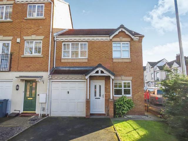 Wellington Close, Stafford ST16, 3 bed property to rent, £1,250 pcm | PrimeLocation