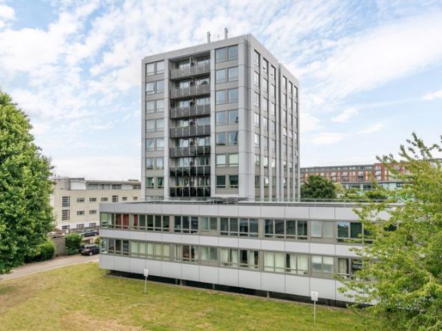 Wellington Close, Walton On Thames KT12, 2 bed flat to rent, £1,650 pcm | PrimeLocation