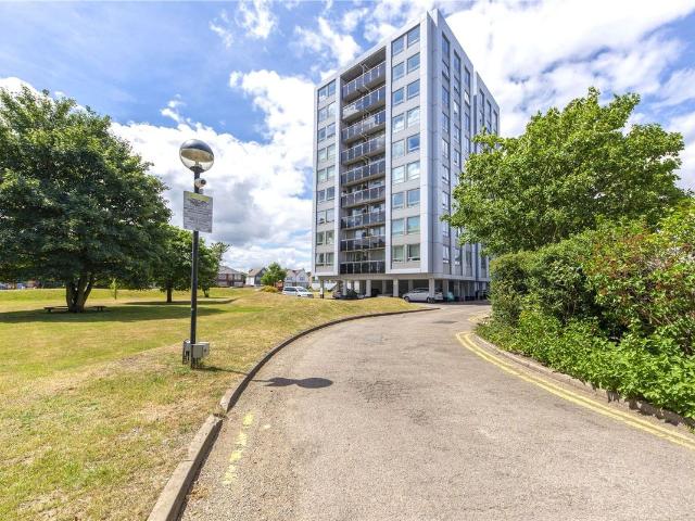 Wellington Close, Walton On Thames KT12, 2 bed flat to rent, £1,650 pcm | PrimeLocation
