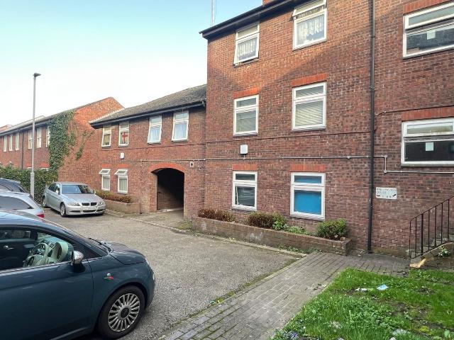 Wellington Court, Wellington Street, Luton LU1, 2 bed flat to rent, £1,150 pcm | PrimeLocation
