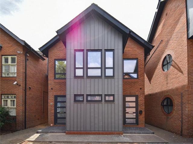 Wellington Court, Wellington Street. 1 bed apartment to rent £1,700 pcm £392 pw