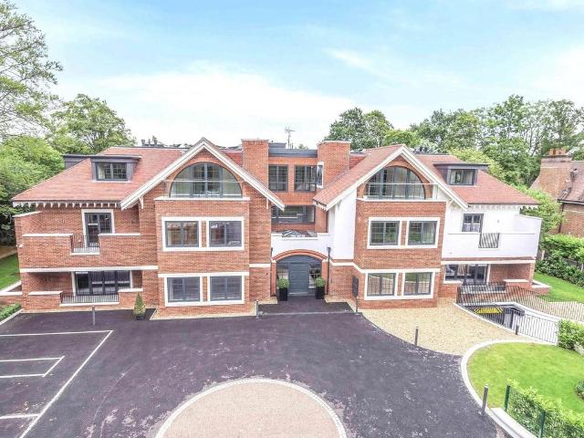 Wellington Court, 66 Penn Road. 3 bed apartment to rent £7,500 pcm £1,731 pw