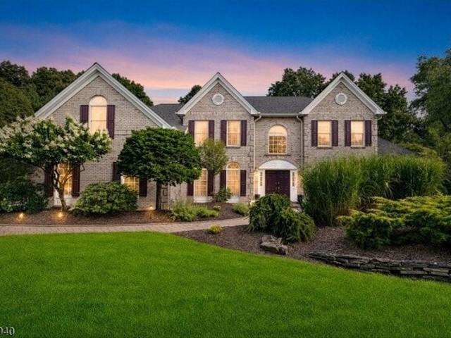 Wellington Dr, Washington Township, Home For Sale