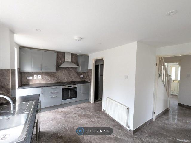 Wellington Drive, Bracknell RG12, 3 bed end terrace house to rent, £1,900 pcm | PrimeLocation