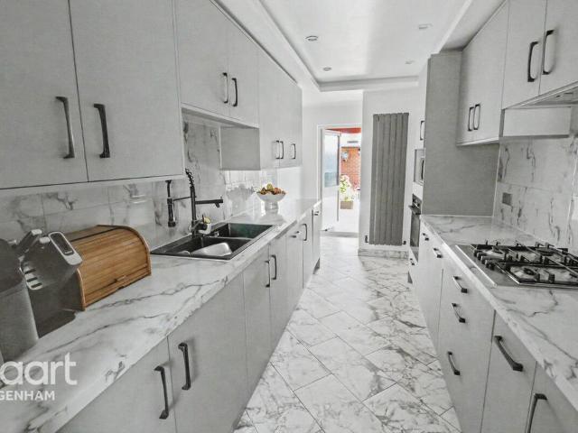 Wellington Drive, DAGENHAM 3 bed semi detached house to rent £2,400 pcm £554 pw