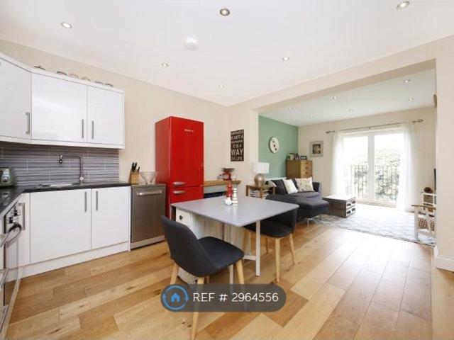 Wellington Gardens, London SE7, 2 bed flat to rent, £1,750 pcm | PrimeLocation