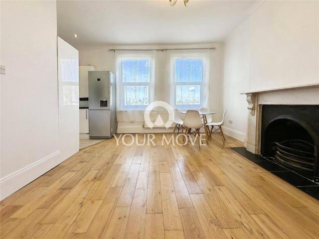 Wellington Gardens, London SE7 3 bed flat to rent £2,200 pcm £508 pw