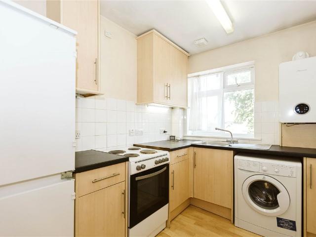 Wellington Hill West, Henleaze, Bristol BS9, 2 bed flat to rent, £1,400 pcm | PrimeLocation