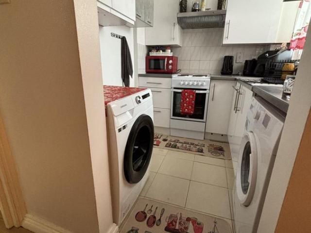 Wellington House, Hounslow, Middlesex TW4, 2 bed flat to rent, £1,600 pcm | PrimeLocation