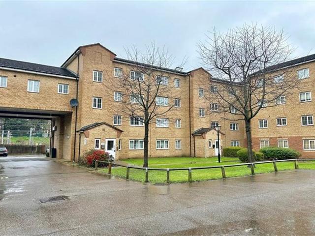 Wellington House, Kidman Close. 2 bed apartment to rent £1,800 pcm £415 pw