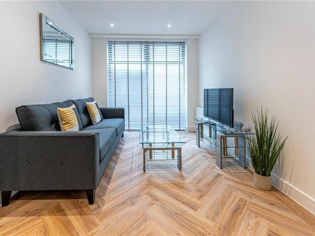 Wellington House, London Street. 1 bed apartment to rent £3,500 pcm £808 pw