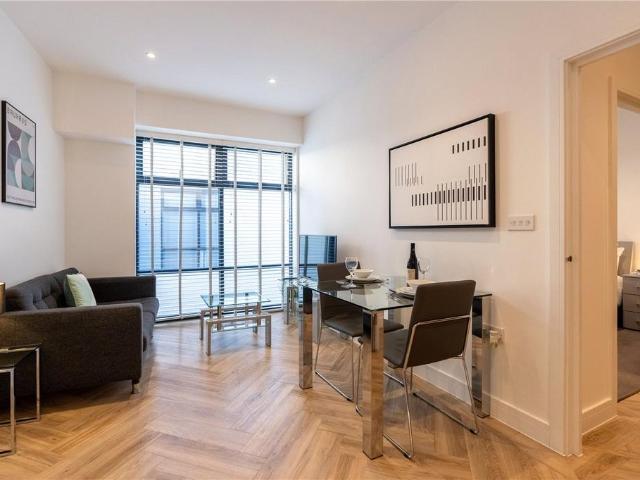 Wellington House, London Street. 1 bed apartment to rent £3,350 pcm £773 pw