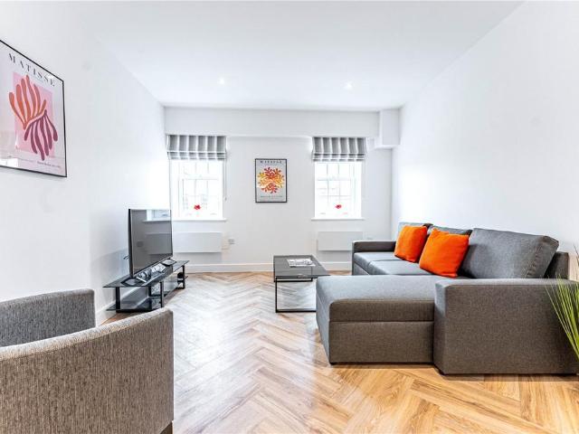 Wellington House, London Street. 2 bed apartment to rent £4,200 pcm £969 pw
