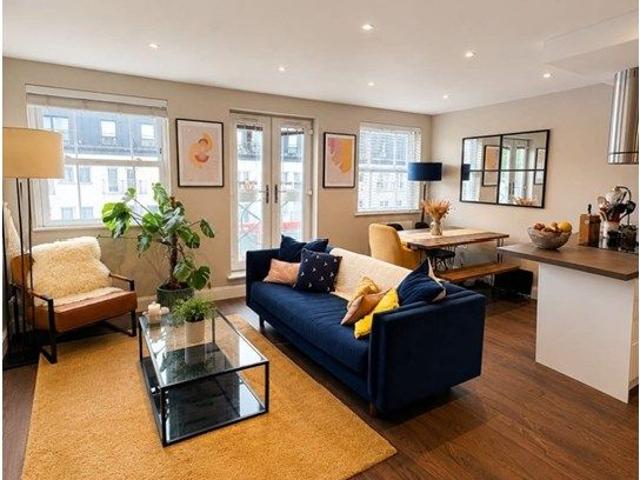Wellington House, Walton On Thames KT12, 1 bed flat to rent, £1,450 pcm | PrimeLocation