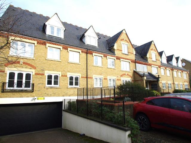 Wellington House, Watford, Watford WD24, 1 bed flat to rent, £1,300 pcm | PrimeLocation