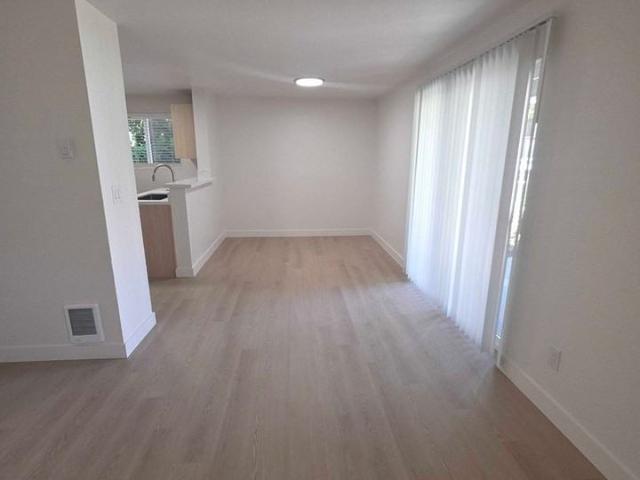 Wellington Place Apartments 2 Bedroom Apartment for Rent at 327 S 177th Pl, Burien, WA 98148