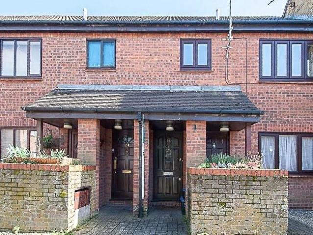Wellington Place, Brentwood CM14, 1 bed maisonette to rent, £1,200 pcm | PrimeLocation