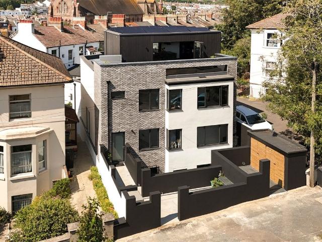 Wellington Road, Brighton BN2, 2 bed flat to rent, £2,250 pcm | PrimeLocation