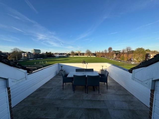 Wellington Road, Enfield EN1 3 bed apartment to rent £3,300 pcm £762 pw