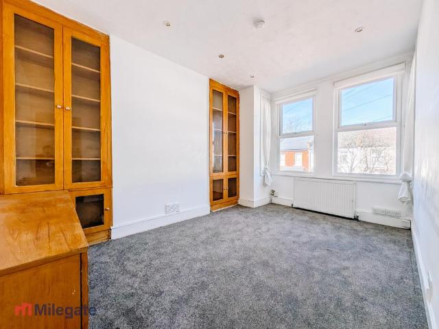 Wellington Road, Harrow HA3 2 bed flat to rent £1,540 pcm £355 pw