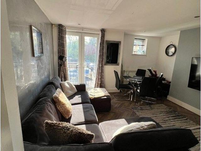 Wellington Road, Manchester M30, 2 bed flat to rent, £925 pcm | PrimeLocation