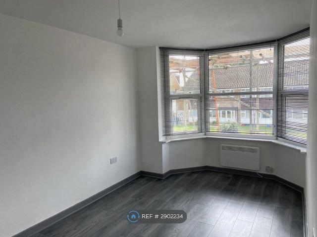 Wellington Road South, Hounslow TW4, Room to rent, £850 pcm | PrimeLocation