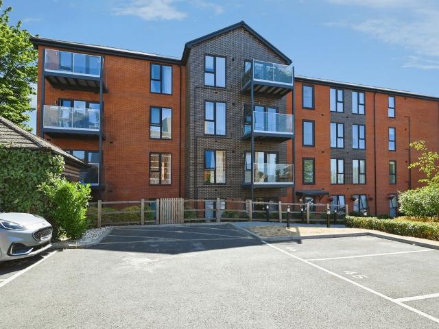 Wellington Road, Wokingham, Berkshire RG40, 1 bed flat to rent, £1,350 pcm | PrimeLocation