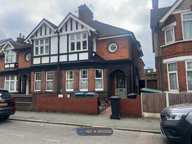 Wellington Road, Watford WD17, 3 bed maisonette to rent, £1,650 pcm | PrimeLocation