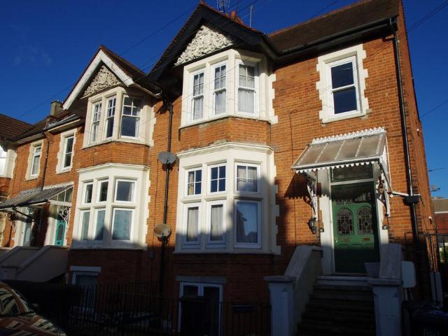 Wellington Road, WD17, Watford, WD17 2 bed flat to rent £1,650 pcm £381 pw
