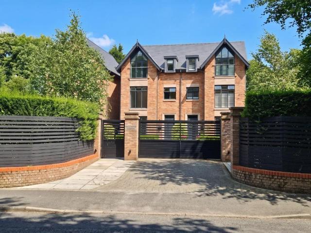 Wellington Road, Timperley, Altrincham 4 bed semi detached house to rent £3,500 pcm £808 pw