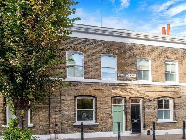 Wellington Row, Bethnal Green E2, 2 bed terraced house to rent, £4,500 pcm | PrimeLocation
