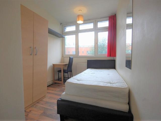 Wellington Row, Bethnal Green/Shoreditch E2, 4 bed flat to rent, £3,700 pcm | PrimeLocation