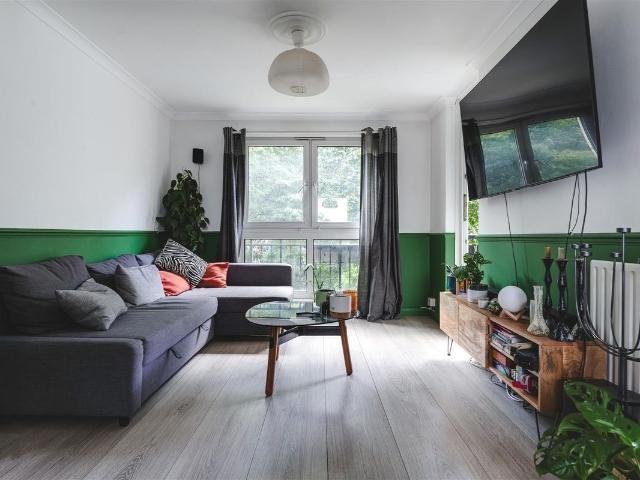 Wellington Row, Columbia Road E2, 2 bed flat to rent, £2,750 pcm | PrimeLocation