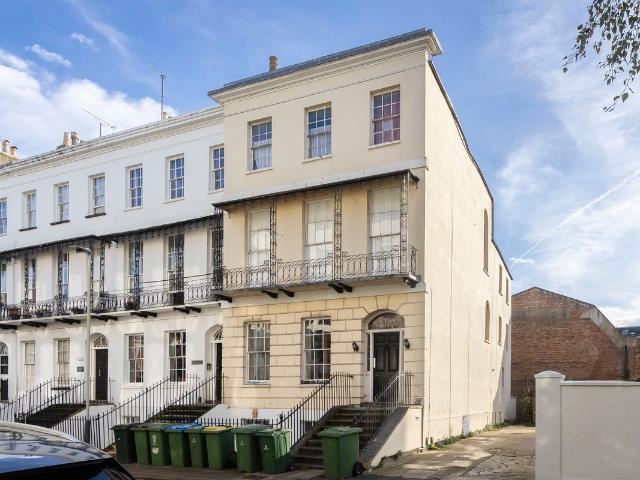 Wellington Street, Cheltenham GL50, 2 bed flat to rent, £950 pcm | PrimeLocation